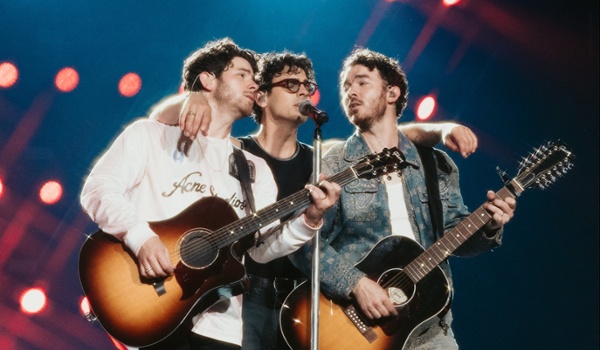 THE TOUR | Official Website | Jonas Brothers